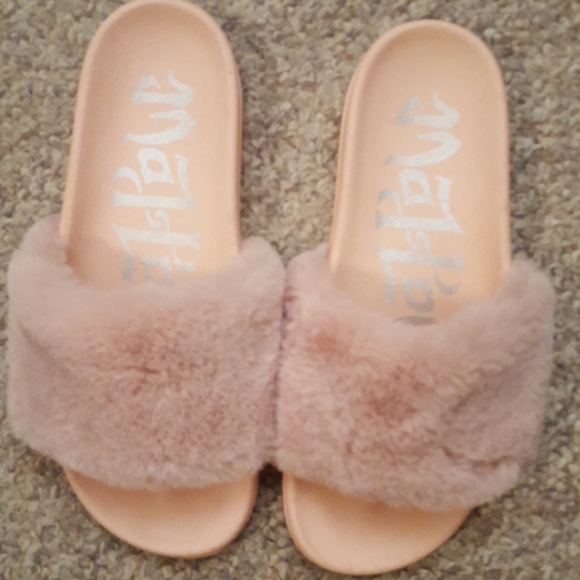 Mad Love | Shoes | Nwot Pink Fluffy Slides | Poshmark